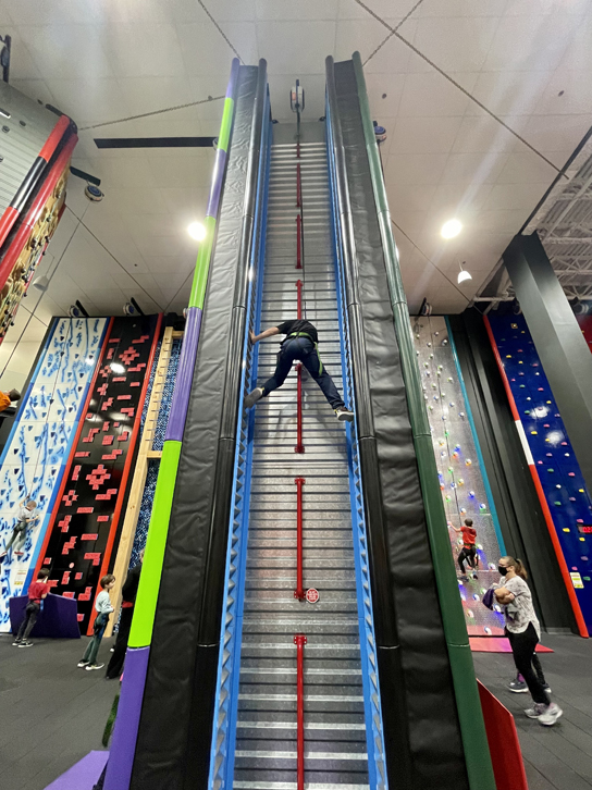 L’escalade entre amis chez Clip’n Climb Brossard | Famille au menu