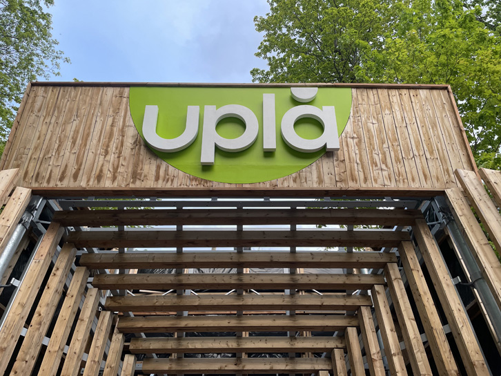 Sauter sur les trampolines illuminés d’Uplå | Famille au menu